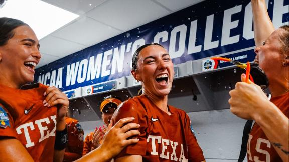 Highlight: Texas' hot bats disrupt Tennessee, force second WCWS ...